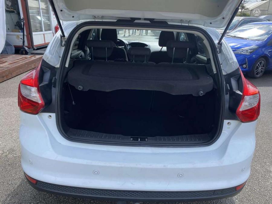 White Ford Focus 2013 in Klaipeda, with an engine capacity of 1.00 L and mileage of 176 thousand km for 3500 €, photo 7 on AUTOMOTO.COM.LV