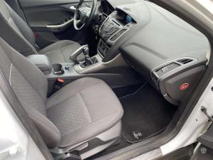 White Ford Focus 2013 in Klaipeda, with an engine capacity of 1.00 L and mileage of 176 thousand km for 3500 €, photo 9 on AUTOMOTO.COM.LV