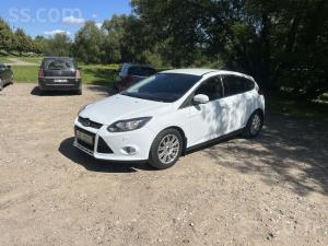 White Ford Focus 2013 in Jelgava, with an engine capacity of 1.60 L and mileage of 256 thousand km for 2500 €, photo 4 on AUTOMOTO.COM.LV