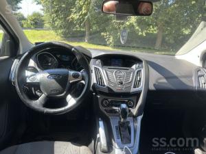 White Ford Focus 2013 in Jelgava, with an engine capacity of 1.60 L and mileage of 256 thousand km for 2500 €, photo 6 on AUTOMOTO.COM.LV
