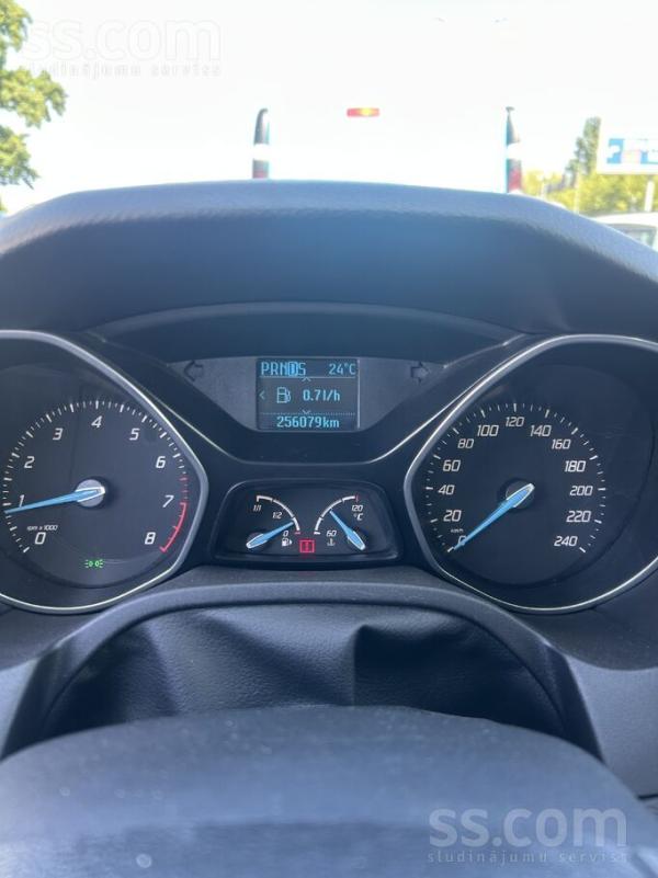 Balts Ford Focus 2013 Jelgava, ar dzinēja tilpumu 1.60 L un nobraukumu 256 tūkst. km par 2500 €, foto 8 vietnē AUTOMOTO.COM.LV