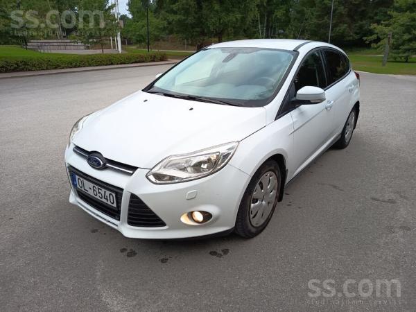 White Ford Focus 2013 in Jurmala, with an engine capacity of 1.00 L and mileage of 234 thousand km for 2450 €, photo 2 on AUTOMOTO.COM.LV