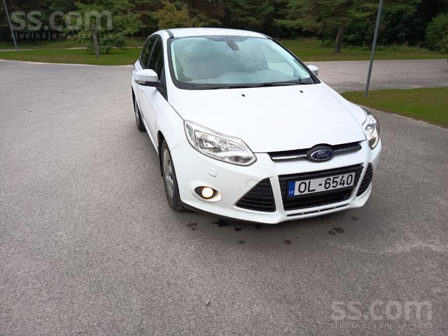 White Ford Focus 2013 in Jurmala, with an engine capacity of 1.00 L and mileage of 234 thousand km for 2450 €, photo 4 on AUTOMOTO.COM.LV