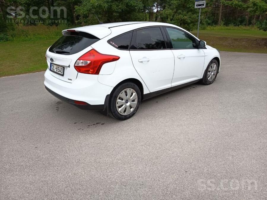 White Ford Focus 2013 in Jurmala, with an engine capacity of 1.00 L and mileage of 234 thousand km for 2450 €, photo 5 on AUTOMOTO.COM.LV
