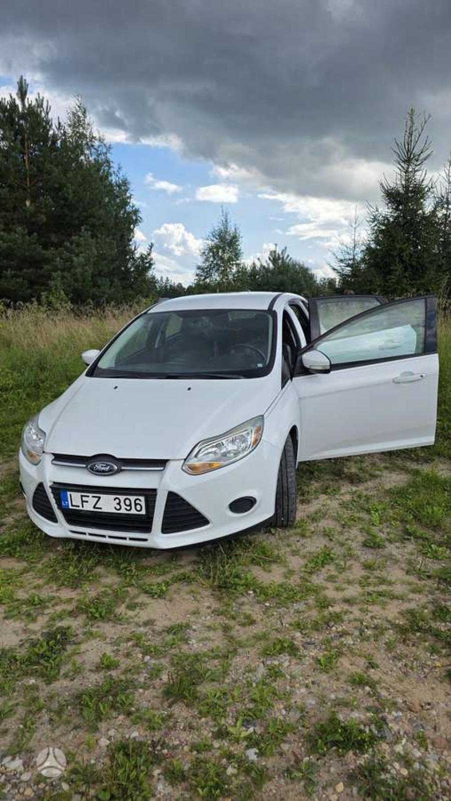 White Ford Focus 2013 in Vilnius, with an engine capacity of 2.00 L and mileage of 192 thousand km for 2900 €, photo 9 on AUTOMOTO.COM.LV