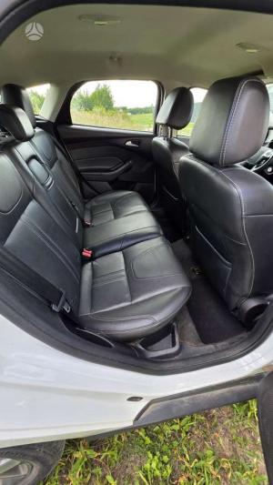 White Ford Focus 2013 in Vilnius, with an engine capacity of 2.00 L and mileage of 192 thousand km for 2900 €, photo 14 on AUTOMOTO.COM.LV