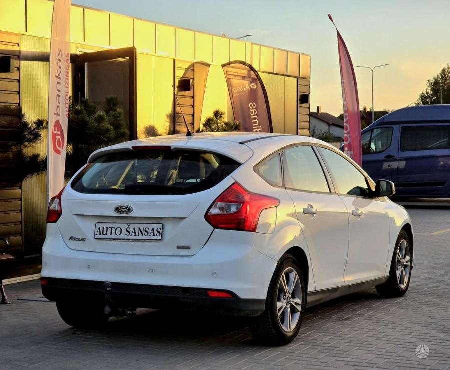 Balts Ford Focus 2013 Tauragė, ar dzinēja tilpumu 1.00 L un nobraukumu 217 tūkst. km par 3800 €, foto 9 vietnē AUTOMOTO.COM.LV