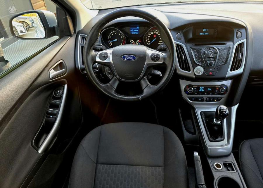 Balts Ford Focus 2013 Tauragė, ar dzinēja tilpumu 1.00 L un nobraukumu 217 tūkst. km par 3800 €, foto 15 vietnē AUTOMOTO.COM.LV