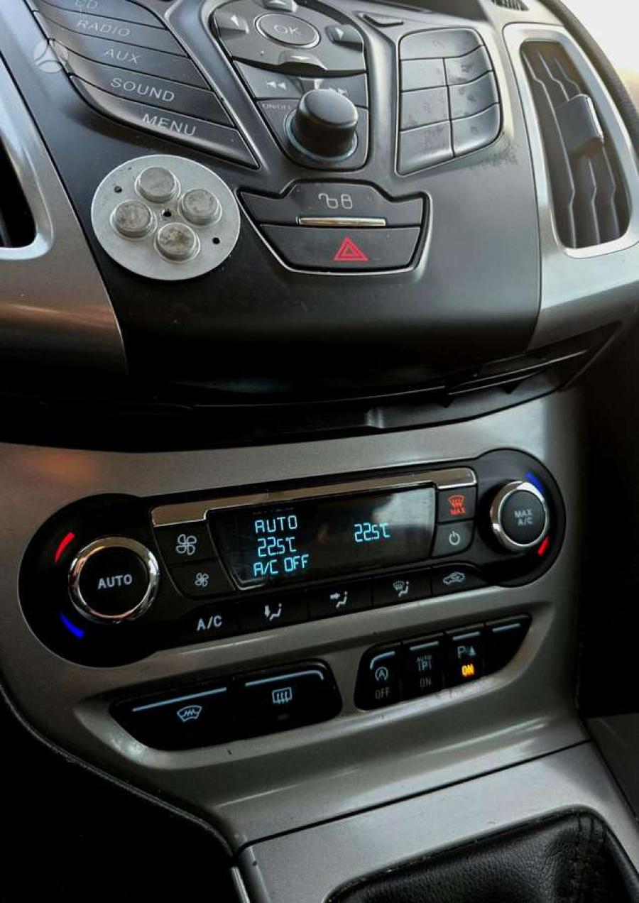 Balts Ford Focus 2013 Tauragė, ar dzinēja tilpumu 1.00 L un nobraukumu 217 tūkst. km par 3800 €, foto 18 vietnē AUTOMOTO.COM.LV