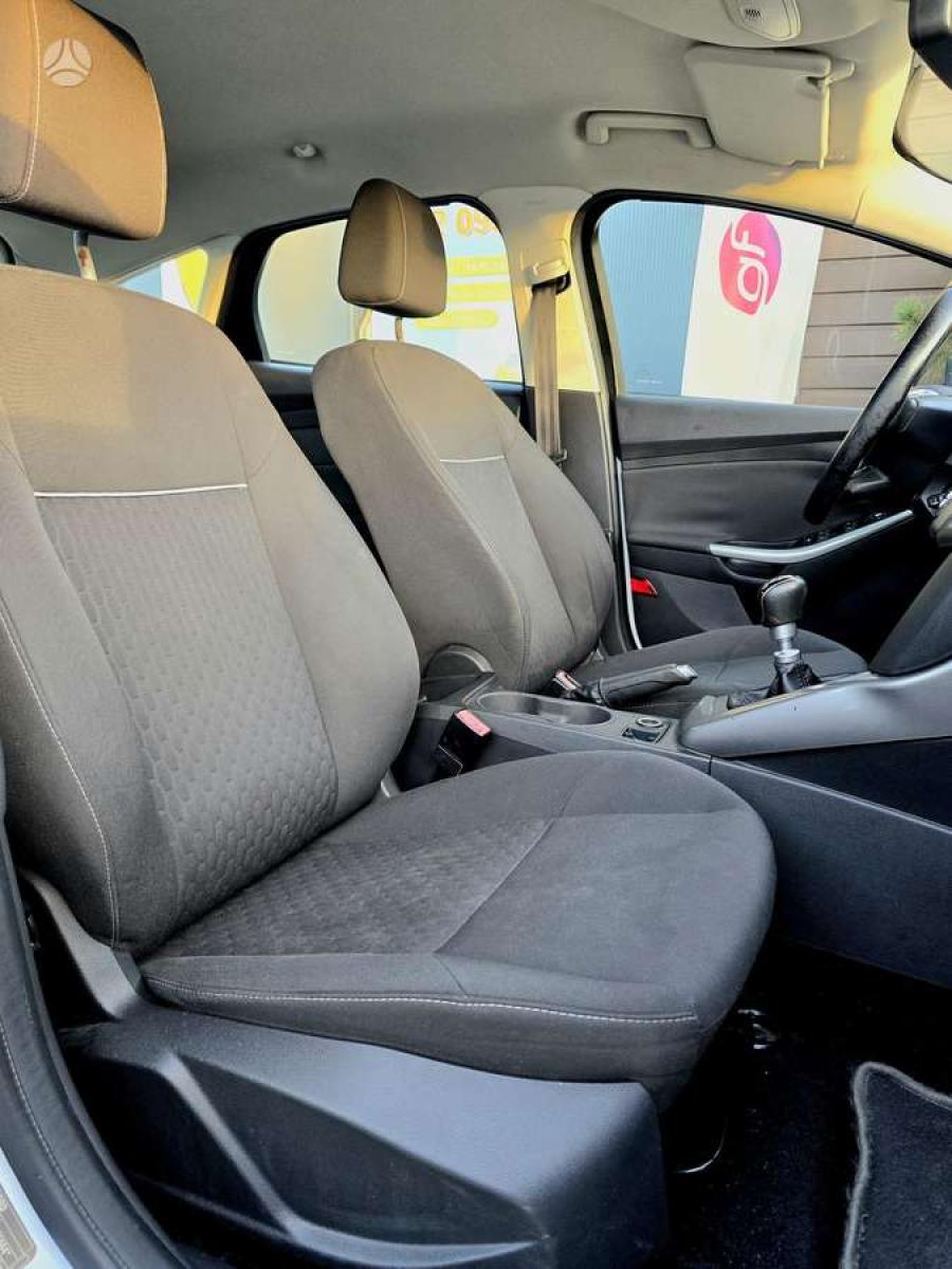Balts Ford Focus 2013 Tauragė, ar dzinēja tilpumu 1.00 L un nobraukumu 217 tūkst. km par 3800 €, foto 21 vietnē AUTOMOTO.COM.LV