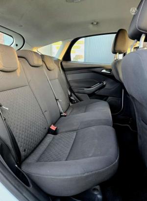 Balts Ford Focus 2013 Tauragė, ar dzinēja tilpumu 1.00 L un nobraukumu 217 tūkst. km par 3800 €, foto 24 vietnē AUTOMOTO.COM.LV