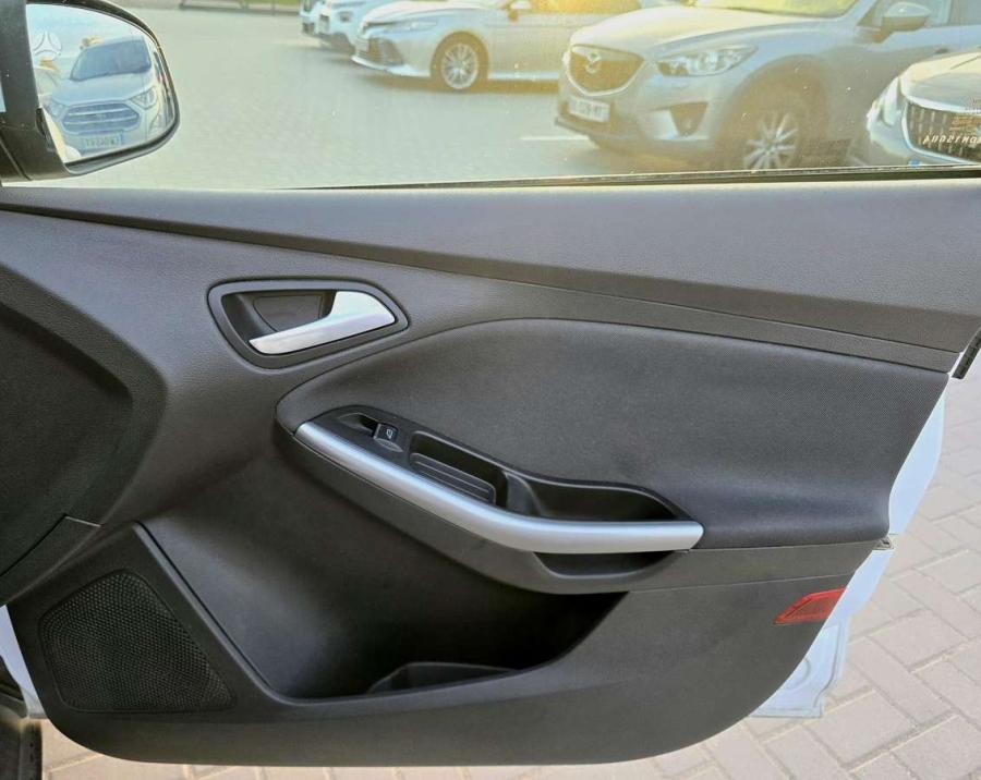 Balts Ford Focus 2013 Tauragė, ar dzinēja tilpumu 1.00 L un nobraukumu 217 tūkst. km par 3800 €, foto 28 vietnē AUTOMOTO.COM.LV