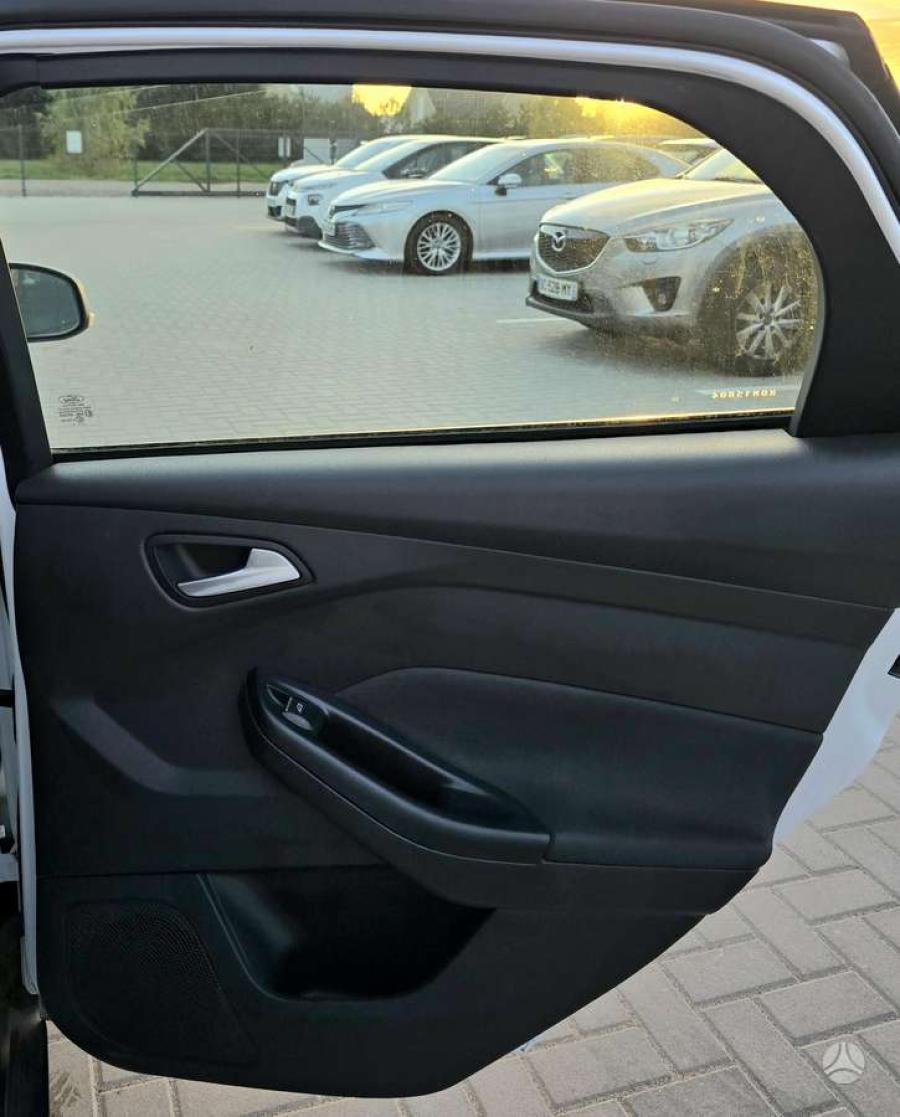 Balts Ford Focus 2013 Tauragė, ar dzinēja tilpumu 1.00 L un nobraukumu 217 tūkst. km par 3800 €, foto 30 vietnē AUTOMOTO.COM.LV