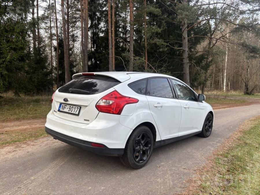 White Ford Focus 2014 in Riga, with an engine capacity of 1.00 L and mileage of 185 thousand km for 4050 €, photo 6 on AUTOMOTO.COM.LV