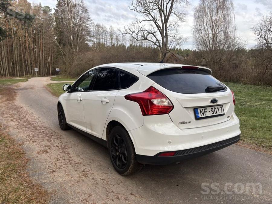 White Ford Focus 2014 in Riga, with an engine capacity of 1.00 L and mileage of 185 thousand km for 4050 €, photo 7 on AUTOMOTO.COM.LV
