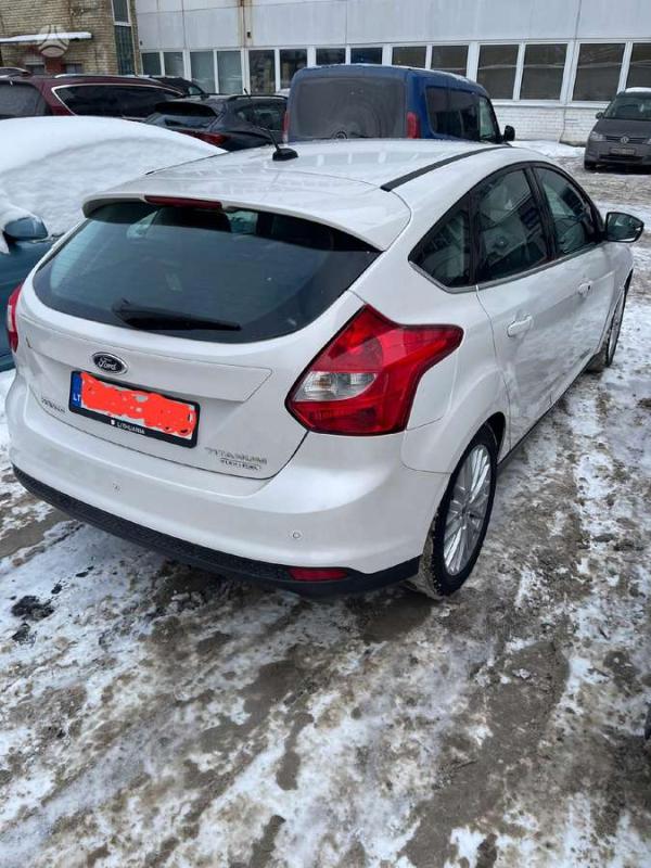 White Ford Focus 2014 in Vilnius, with an engine capacity of 2.00 L and mileage of 140 thousand km for 4300 €, photo 5 on AUTOMOTO.COM.LV