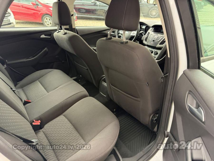 White Ford Focus 2014 in Voru, with an engine capacity of 1.60 L and mileage of 254 thousand km for 4390 €, photo 8 on AUTOMOTO.COM.LV