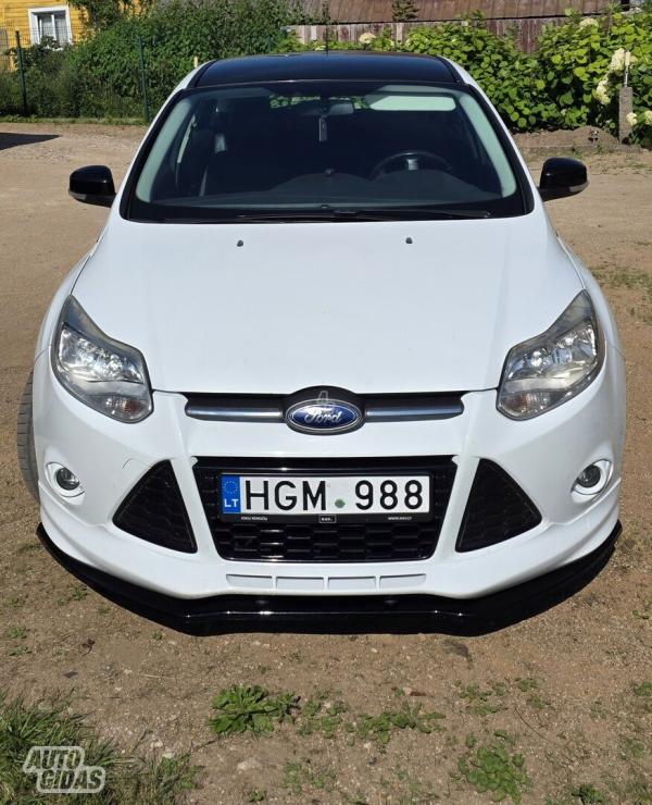 Ford Focus 2014 in Vilnius on AUTOMOTO.COM.LV White Ford Focus 2014 in Vilnius, with an engine capacity of 1.50 L and mileage of 241 thousand km for 4999 €, photo 1 on AUTOMOTO.COM.LV