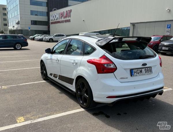Ford Focus 2014 in Vilnius on AUTOMOTO.COM.LV White Ford Focus 2014 in Vilnius, with an engine capacity of 1.50 L and mileage of 241 thousand km for 4999 €, photo 6 on AUTOMOTO.COM.LV