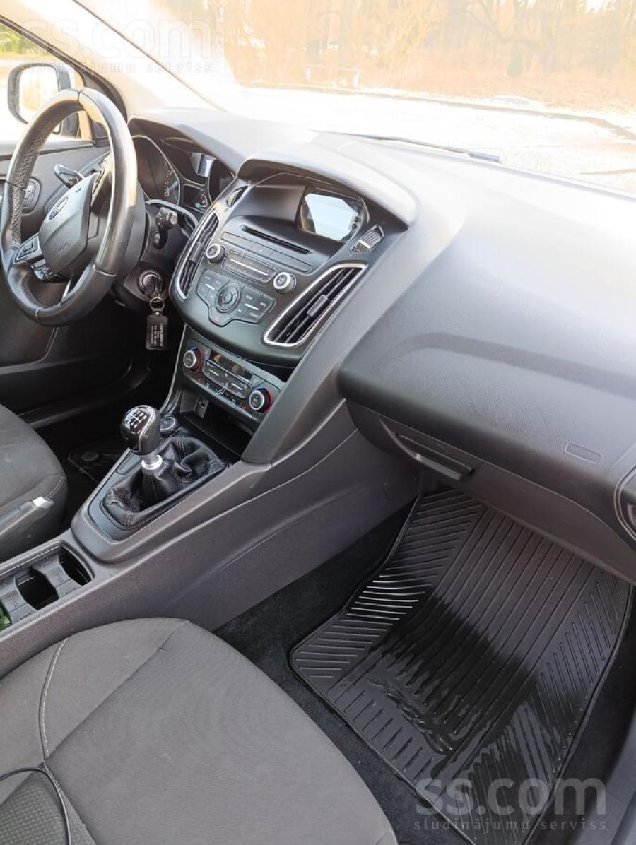White Ford Focus 2015 in Riga, with an engine capacity of 1.00 L and mileage of 193 thousand km for 4800 €, photo 5 on AUTOMOTO.COM.LV