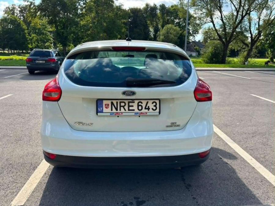 White Ford Focus 2015 in Siauliai, with an engine capacity of 2.00 L and mileage of 91 thousand km for 6300 €, photo 5 on AUTOMOTO.COM.LV