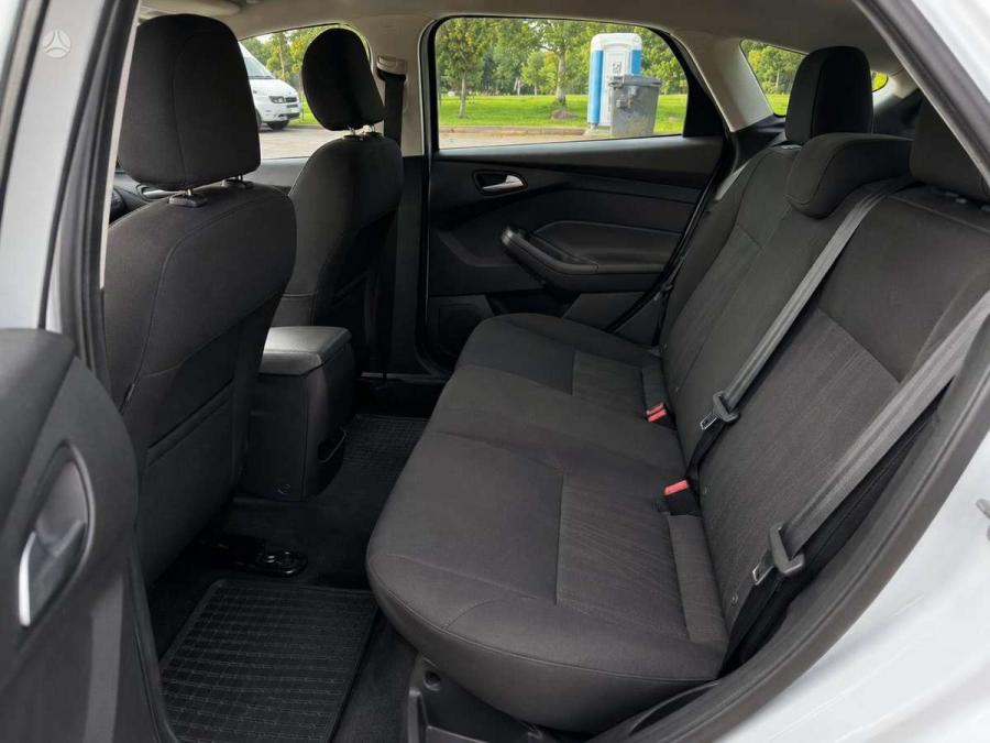 White Ford Focus 2015 in Siauliai, with an engine capacity of 2.00 L and mileage of 91 thousand km for 6300 €, photo 12 on AUTOMOTO.COM.LV