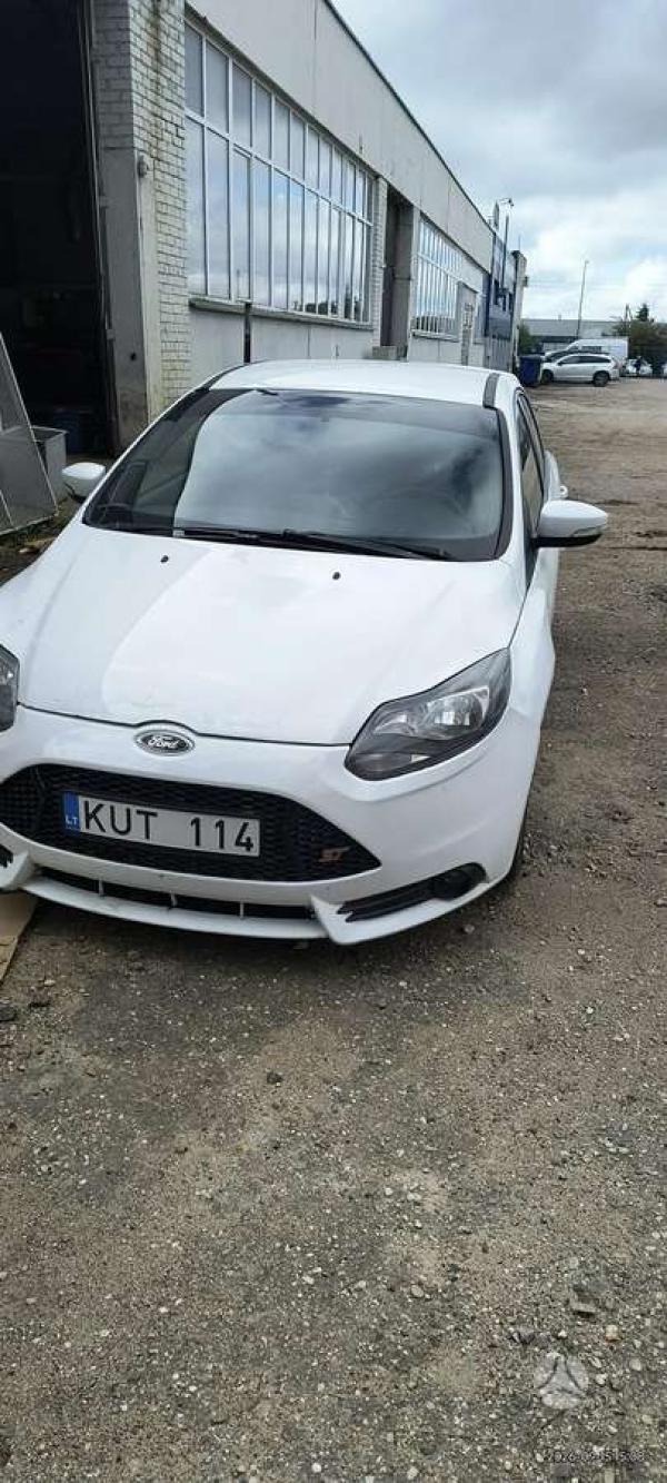 Balts Ford Focus 2015 Kauņa, ar dzinēja tilpumu 2.00 L un nobraukumu 18 tūkst. km par 4750 €, foto 1 vietnē AUTOMOTO.COM.LV