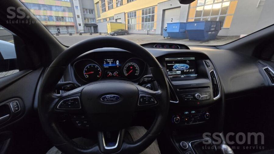 White Ford Focus 2016 in Riga, with an engine capacity of 2.30 L and mileage of 173 thousand km for 23000 €, photo 12 on AUTOMOTO.COM.LV