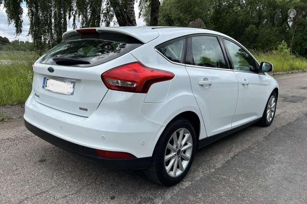 White Ford Focus 2016 in Taurage, with an engine capacity of 1.00 L and mileage of 146 thousand km for 4790 €, photo 5 on AUTOMOTO.COM.LV