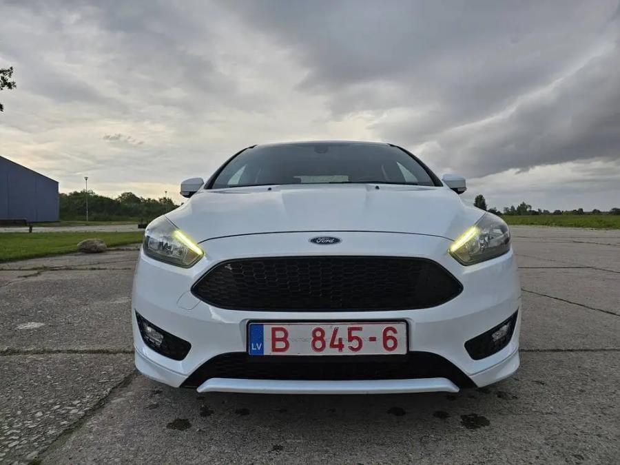 White Ford Focus 2016 in Riga, with an engine capacity of 1.00 L and mileage of 203 thousand km for 6450 €, photo 1 on AUTOMOTO.COM.LV