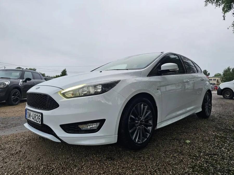 White Ford Focus 2016 in Riga, with an engine capacity of 1.00 L and mileage of 203 thousand km for 6450 €, photo 3 on AUTOMOTO.COM.LV