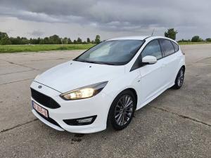 White Ford Focus 2016 in Riga, with an engine capacity of 1.00 L and mileage of 203 thousand km for 6450 €, photo 5 on AUTOMOTO.COM.LV