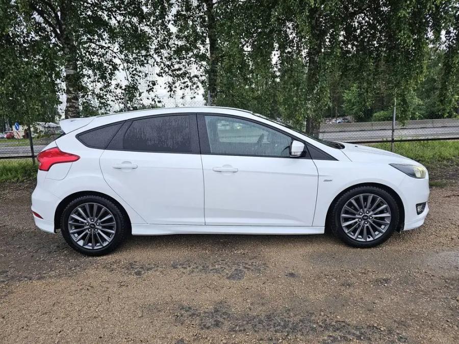 White Ford Focus 2016 in Riga, with an engine capacity of 1.00 L and mileage of 203 thousand km for 6450 €, photo 9 on AUTOMOTO.COM.LV