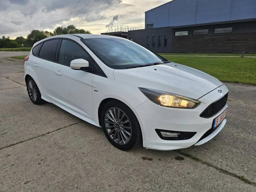 White Ford Focus 2016 in Riga, with an engine capacity of 1.00 L and mileage of 203 thousand km for 6450 €, photo 10 on AUTOMOTO.COM.LV
