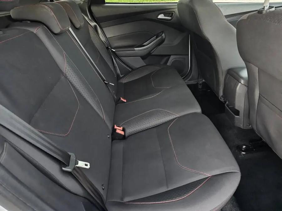White Ford Focus 2016 in Riga, with an engine capacity of 1.00 L and mileage of 203 thousand km for 6450 €, photo 14 on AUTOMOTO.COM.LV