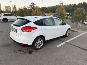 Balts Ford Focus 2017 Viļņa, ar dzinēja tilpumu 1.00 L un nobraukumu 145 tūkst. km par 5500 €, foto  vietnē AUTOMOTO.COM.LV