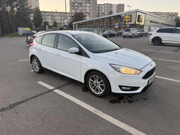 White Ford Focus 2017 in Vilnius, with an engine capacity of 1.00 L and mileage of 145 thousand km for 5500 €, photo 2 on AUTOMOTO.COM.LV