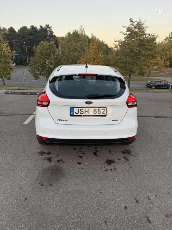 White Ford Focus 2017 in Vilnius, with an engine capacity of 1.00 L and mileage of 145 thousand km for 5500 €, photo 3 on AUTOMOTO.COM.LV