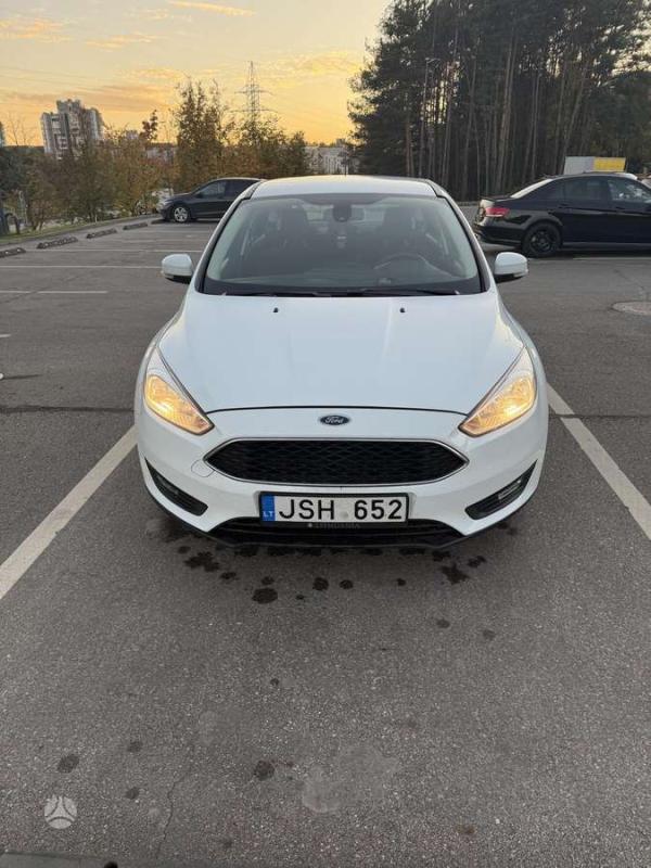 White Ford Focus 2017 in Vilnius, with an engine capacity of 1.00 L and mileage of 145 thousand km for 5500 €, photo 5 on AUTOMOTO.COM.LV