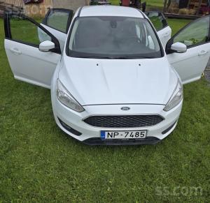 White Ford Focus 2017 in Riga, with an engine capacity of 1.00 L and mileage of 140 thousand km for 5650 €, photo 3 on AUTOMOTO.COM.LV