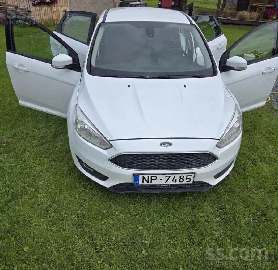 White Ford Focus 2017 in Riga, with an engine capacity of 1.00 L and mileage of 140 thousand km for 5650 €, photo 3 on AUTOMOTO.COM.LV