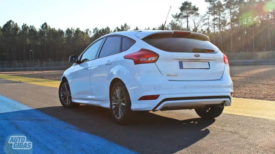 White Ford Focus 2018 in Sirvintos, with an engine capacity of 1.50 L and mileage of 170 thousand km for 10500 €, photo 3 on AUTOMOTO.COM.LV