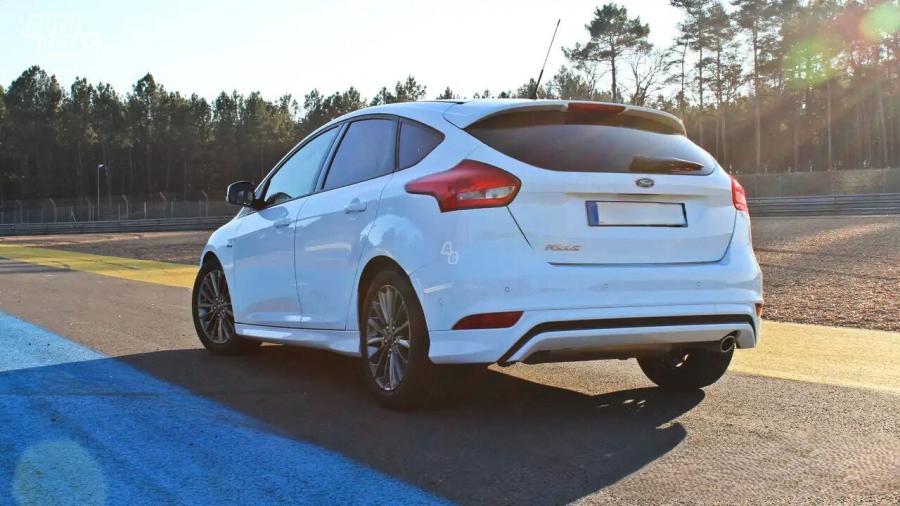 White Ford Focus 2018 in Sirvintos, with an engine capacity of 1.50 L and mileage of 170 thousand km for 10500 €, photo 22 on AUTOMOTO.COM.LV