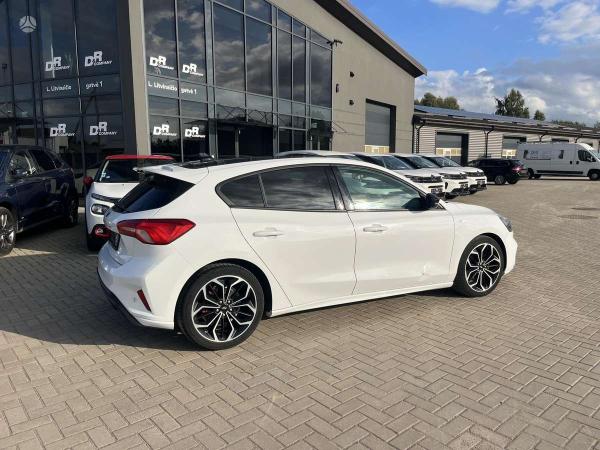 Balts Ford Focus 2018 Tauragė, ar dzinēja tilpumu 1.00 L un nobraukumu 110 tūkst. km par 6900 €, foto 9 vietnē AUTOMOTO.COM.LV