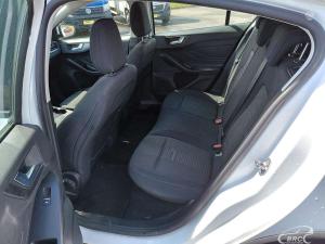 White Ford Focus 2019 in Vilnius, with an engine capacity of 1.00 L and mileage of 99 thousand km for 10900 €, photo 17 on AUTOMOTO.COM.LV