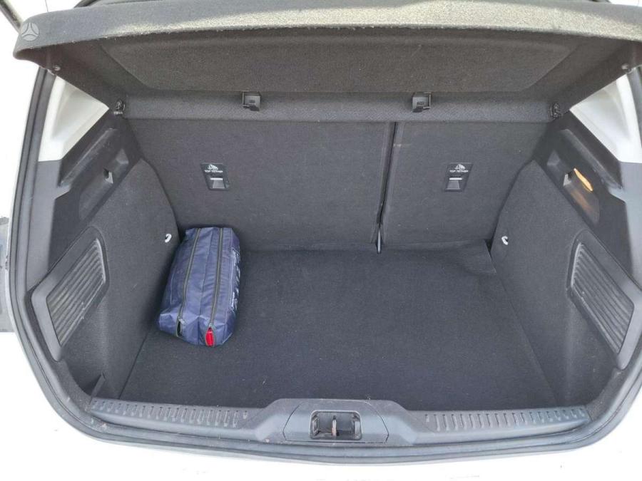 White Ford Focus 2019 in Vilnius, with an engine capacity of 1.00 L and mileage of 99 thousand km for 10900 €, photo 18 on AUTOMOTO.COM.LV