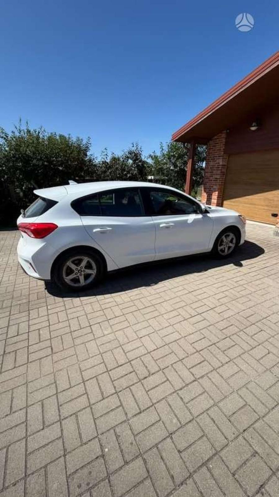 White Ford Focus 2019 in Marijampole, with an engine capacity of 1.00 L and mileage of 106 thousand km for 8700 €, photo 4 on AUTOMOTO.COM.LV