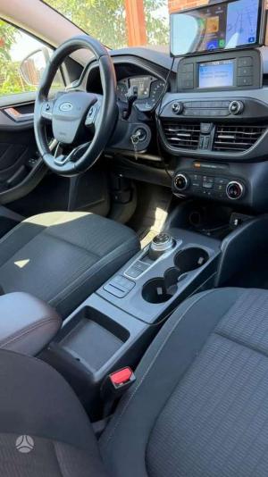 White Ford Focus 2019 in Marijampole, with an engine capacity of 1.00 L and mileage of 106 thousand km for 8700 €, photo 6 on AUTOMOTO.COM.LV