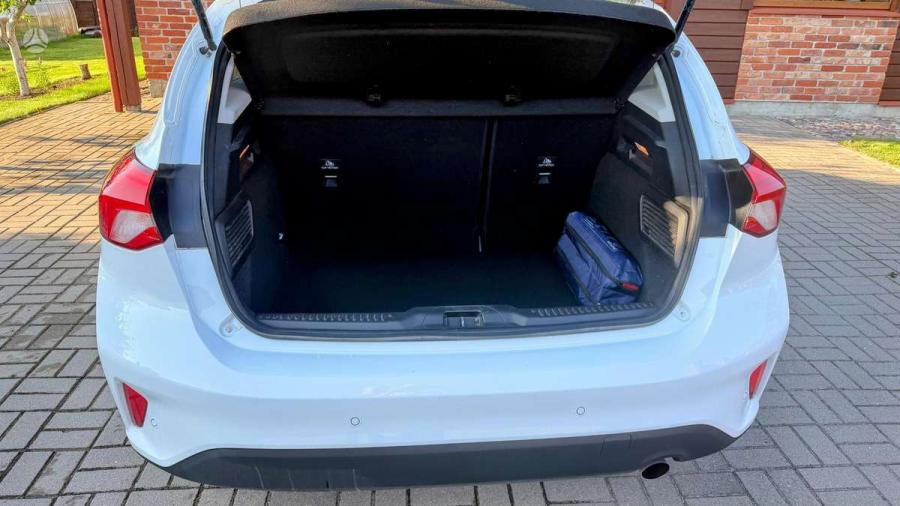 White Ford Focus 2019 in Marijampole, with an engine capacity of 1.00 L and mileage of 106 thousand km for 8700 €, photo 13 on AUTOMOTO.COM.LV
