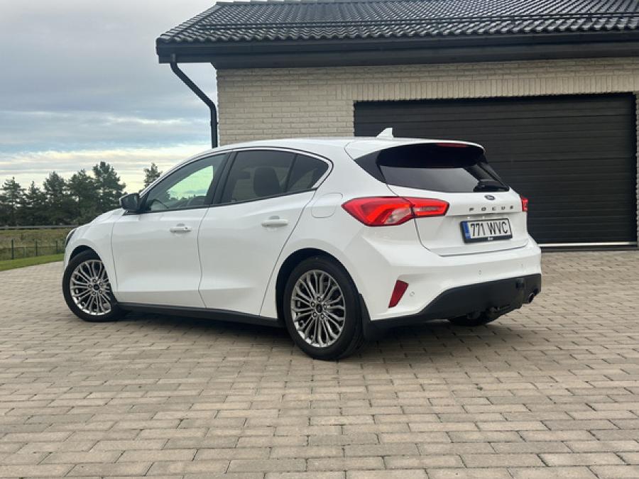 White Ford Focus 2019 in Tartu, with an engine capacity of 1.50 L and mileage of 275 thousand km for 8999 €, photo 4 on AUTOMOTO.COM.LV